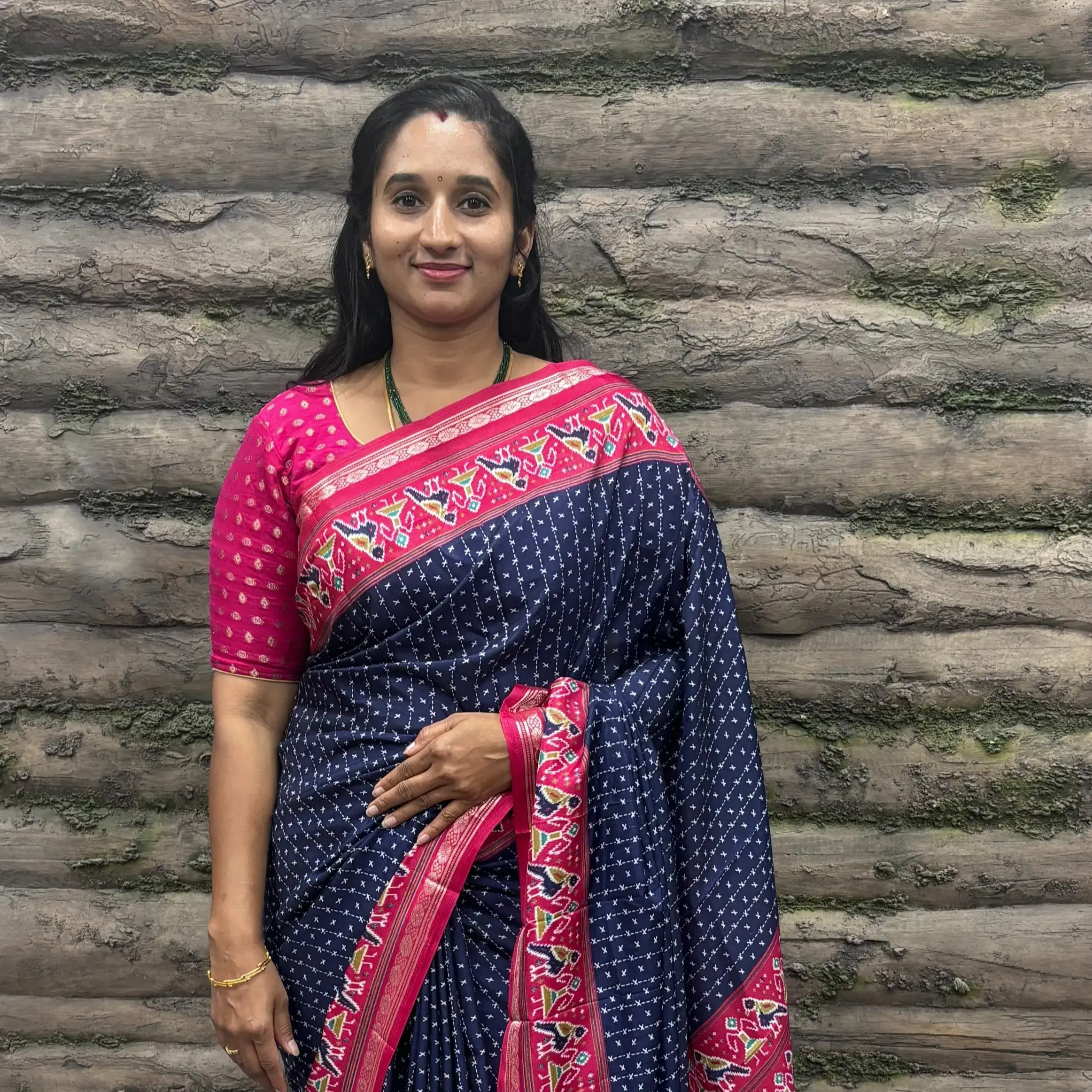 THE ROYAL THREADS - Order Online