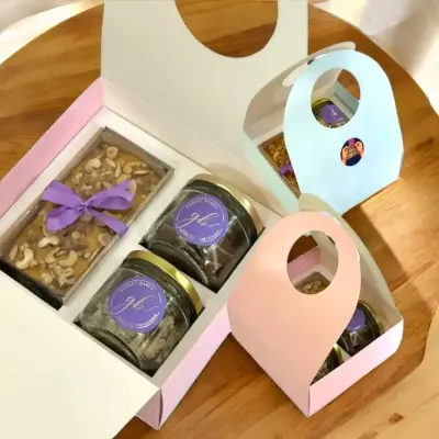 Buy Hamper Box 1 Dry Cake + 2 Jar Cavity Random Colour Pack Of 10 ...