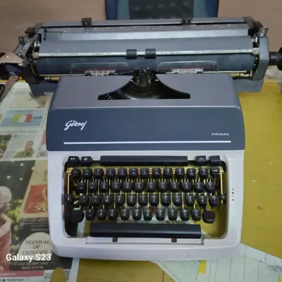Godrej Hindi Typewriter - Buy Typewriting Machine Online | RR ...