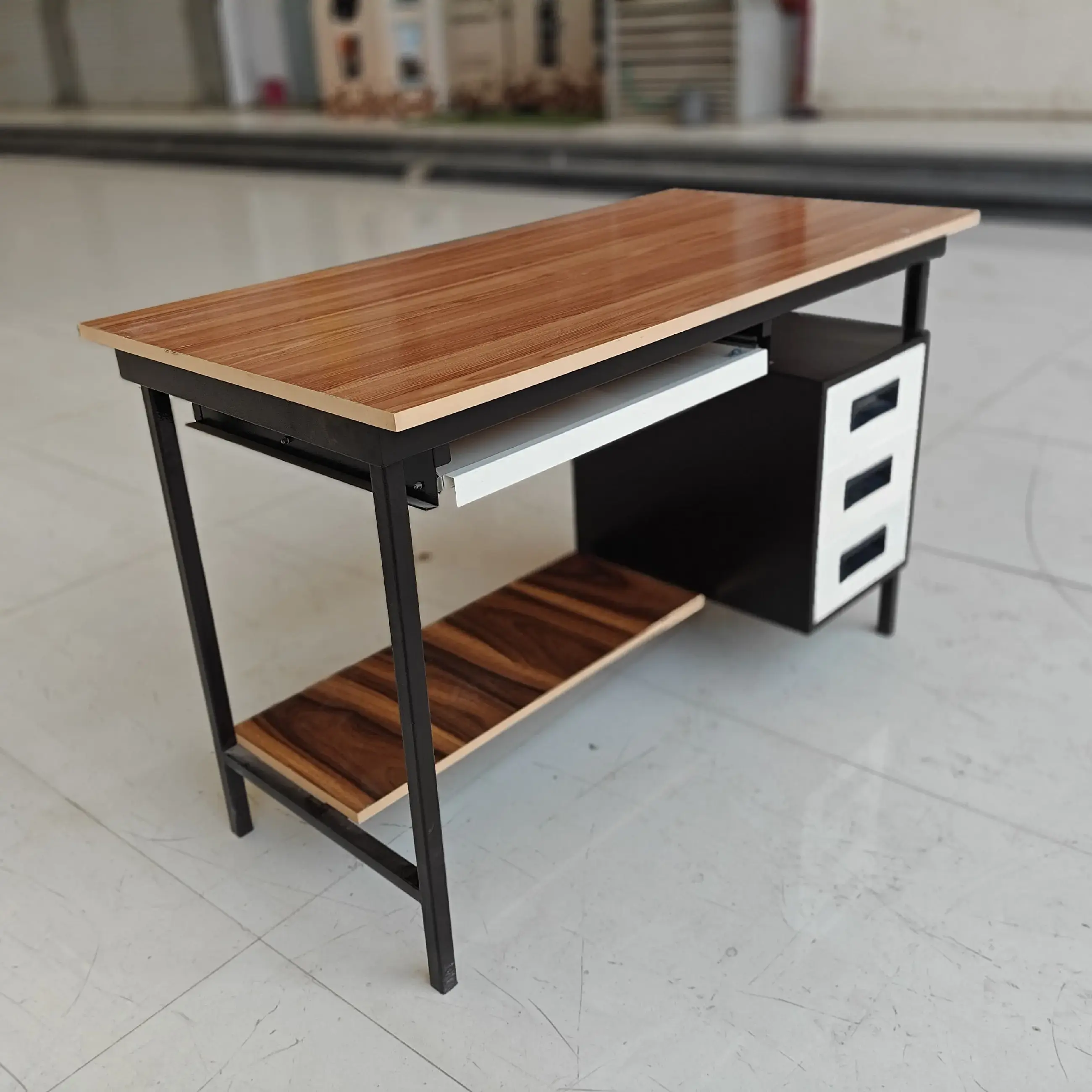 Metal Office Table in Surat by Gb furniture