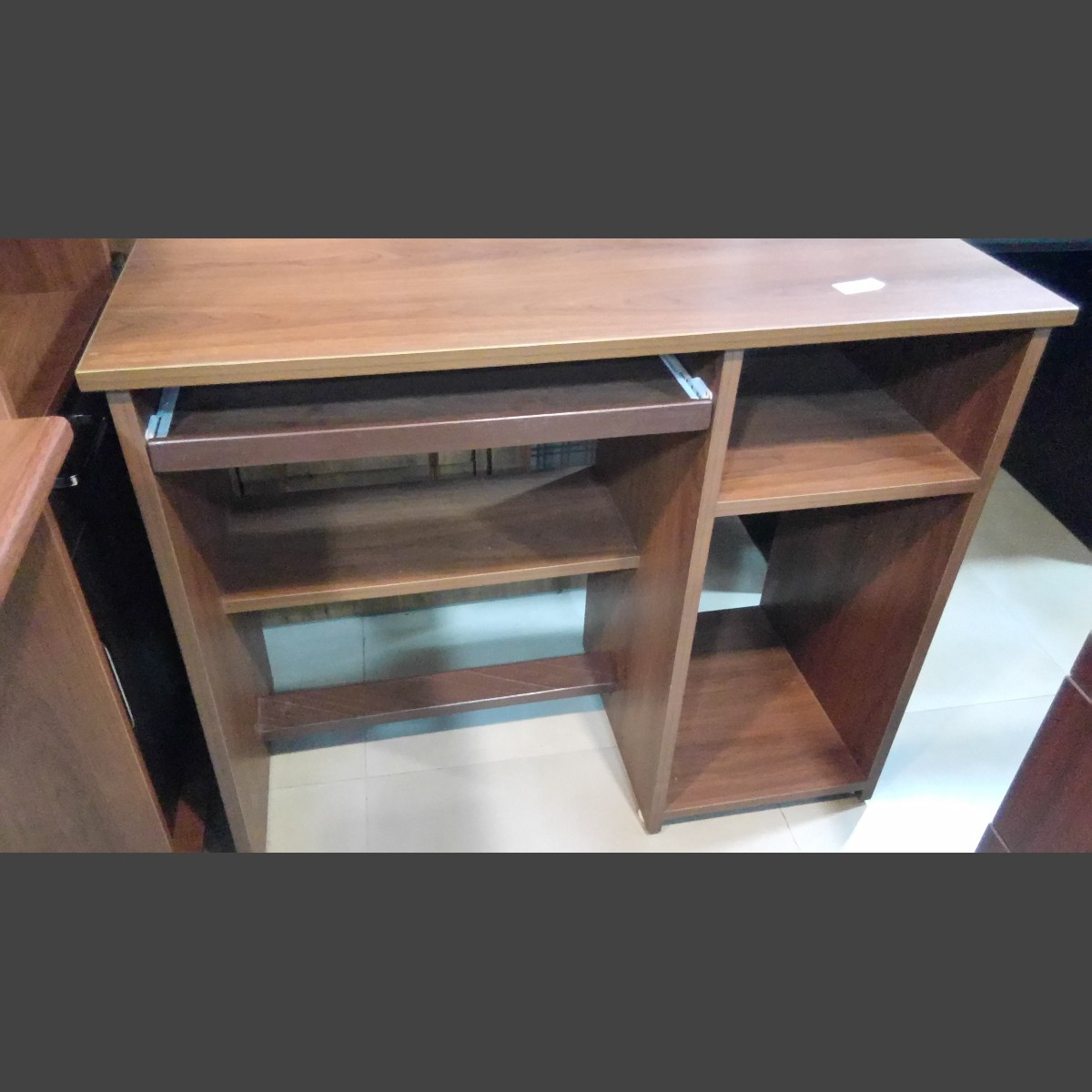 Second hand computer table near me store