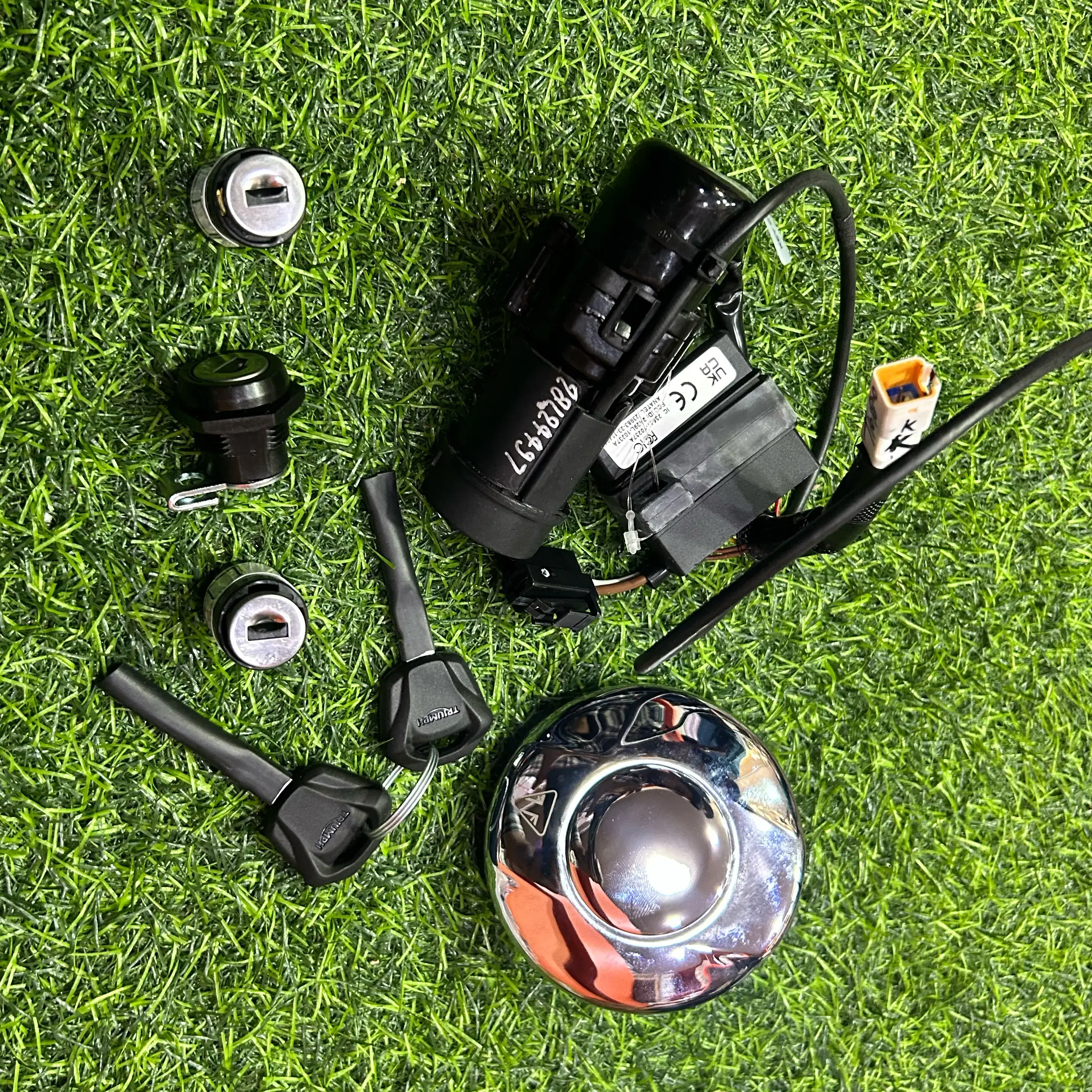 Triumph Street Twin Lock Set Assembly