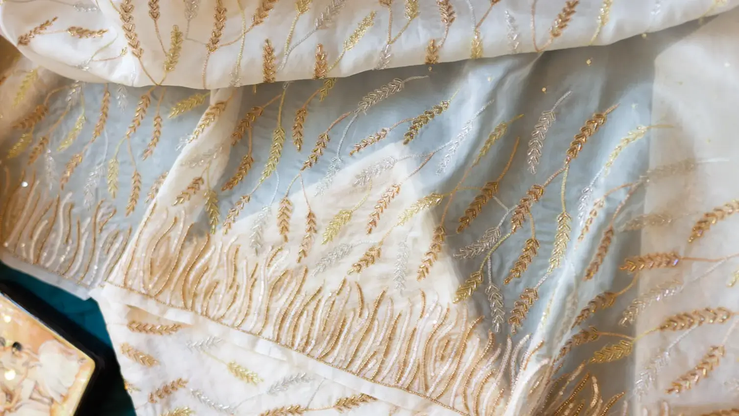 Hand embroidered sarees and indian fashion clothes | Kiash hand embroidery